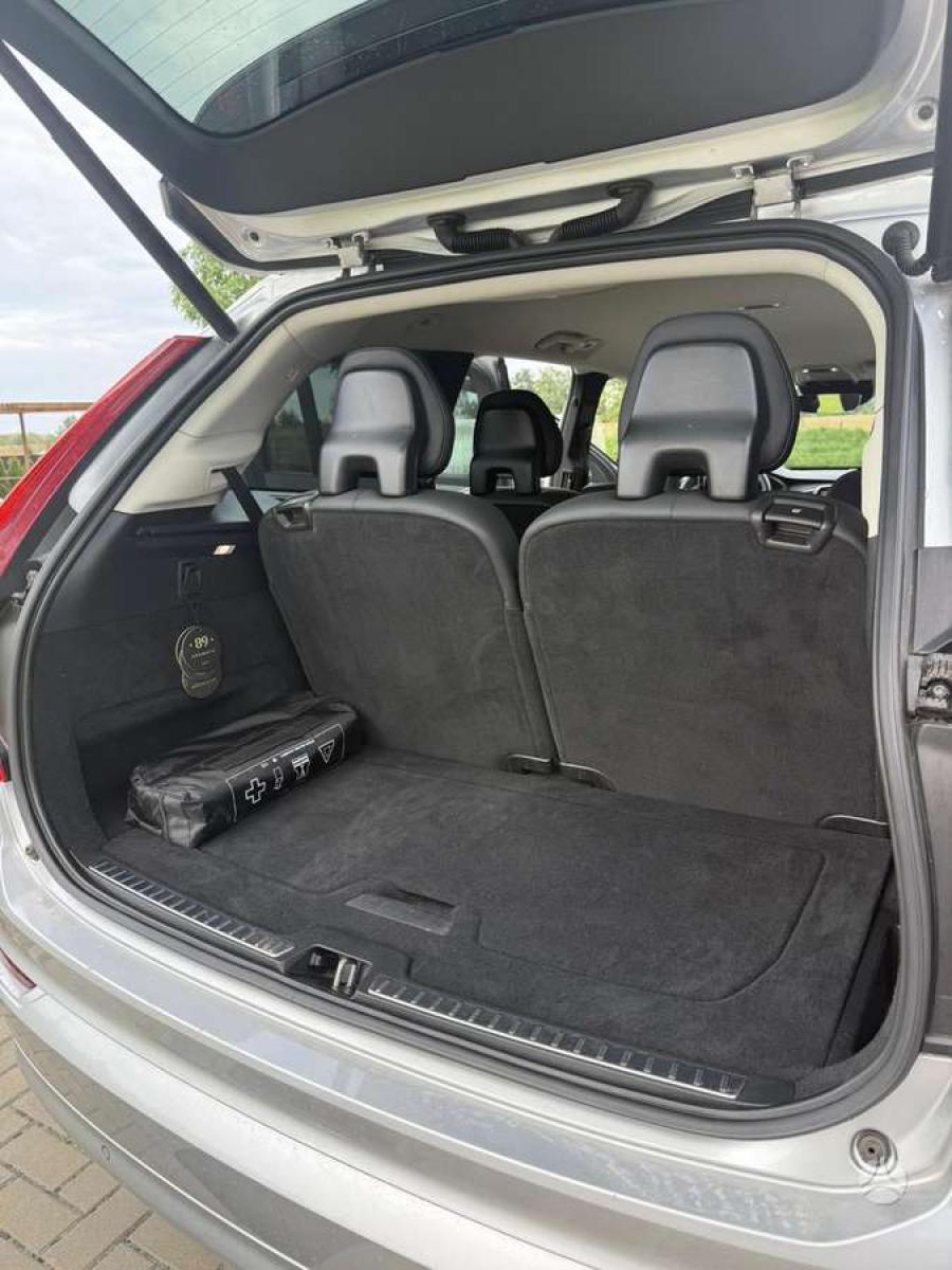 Grey Volvo XC90 2022 in Vilnius, with an engine capacity of 1.97 L and mileage of 124 thousand km for 45980 €, photo 15 on AUTOMOTO.COM.LV