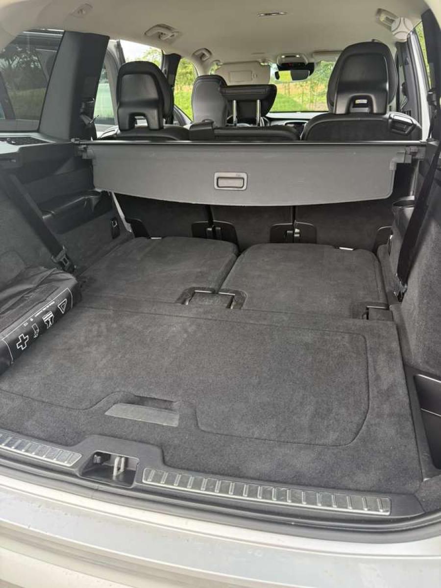 Grey Volvo XC90 2022 in Vilnius, with an engine capacity of 1.97 L and mileage of 124 thousand km for 45980 €, photo 17 on AUTOMOTO.COM.LV