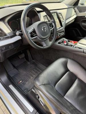 Grey Volvo XC90 2022 in Vilnius, with an engine capacity of 1.97 L and mileage of 124 thousand km for 45980 €, photo 19 on AUTOMOTO.COM.LV