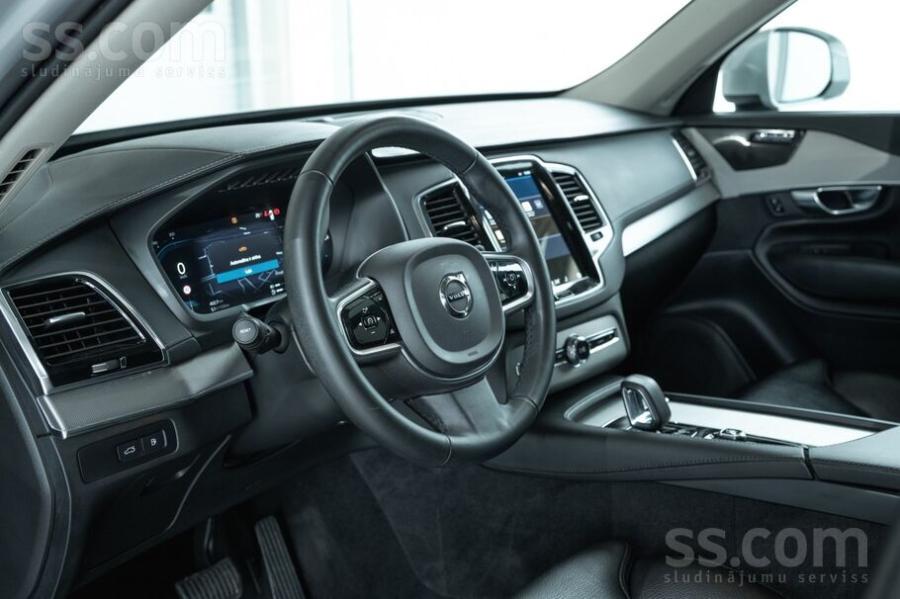 Grey Volvo XC90 2022 in Riga, with an engine capacity of 2.00 L and mileage of 81 thousand km for 45500 €, photo 4 on AUTOMOTO.COM.LV