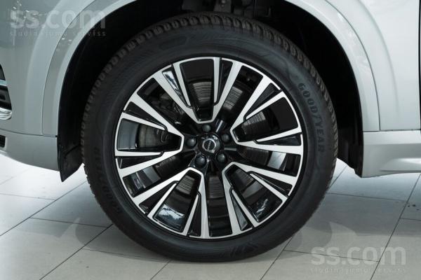 Grey Volvo XC90 2022 in Riga, with an engine capacity of 2.00 L and mileage of 81 thousand km for 45500 €, photo 10 on AUTOMOTO.COM.LV