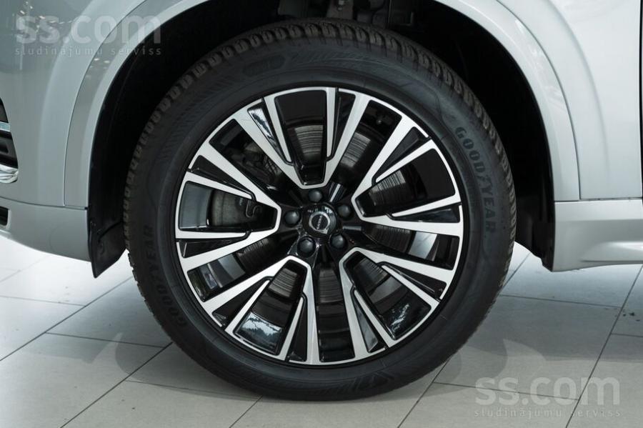 Grey Volvo XC90 2022 in Riga, with an engine capacity of 2.00 L and mileage of 81 thousand km for 45500 €, photo 11 on AUTOMOTO.COM.LV