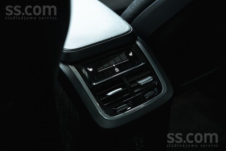 Grey Volvo XC90 2022 in Riga, with an engine capacity of 2.00 L and mileage of 81 thousand km for 45500 €, photo 18 on AUTOMOTO.COM.LV