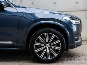 Grey Volvo XC90 2022 in Riga, with an engine capacity of 2.00 L and mileage of 93 thousand km for 38900 €, photo 6 on AUTOMOTO.COM.LV