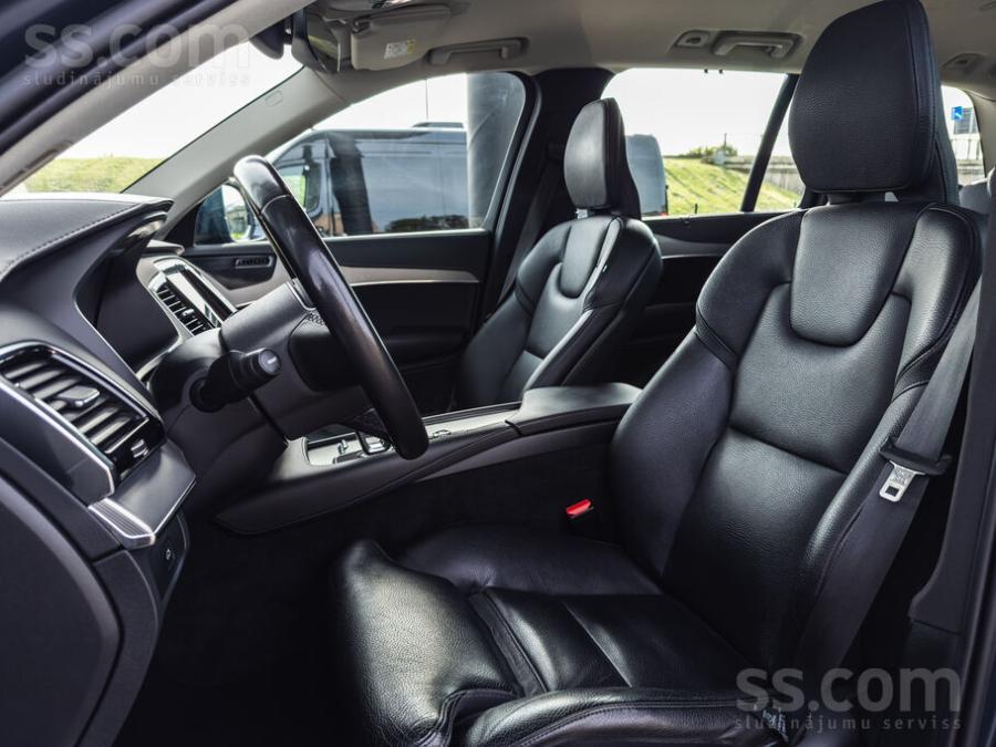 Grey Volvo XC90 2022 in Riga, with an engine capacity of 2.00 L and mileage of 93 thousand km for 38900 €, photo 12 on AUTOMOTO.COM.LV