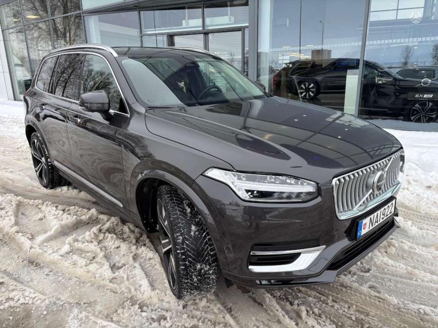 Grey Volvo XC90 2023 in Siauliai, with an engine capacity of 1.97 L and mileage of 147 thousand km for 40500 €, photo 2 on AUTOMOTO.COM.LV