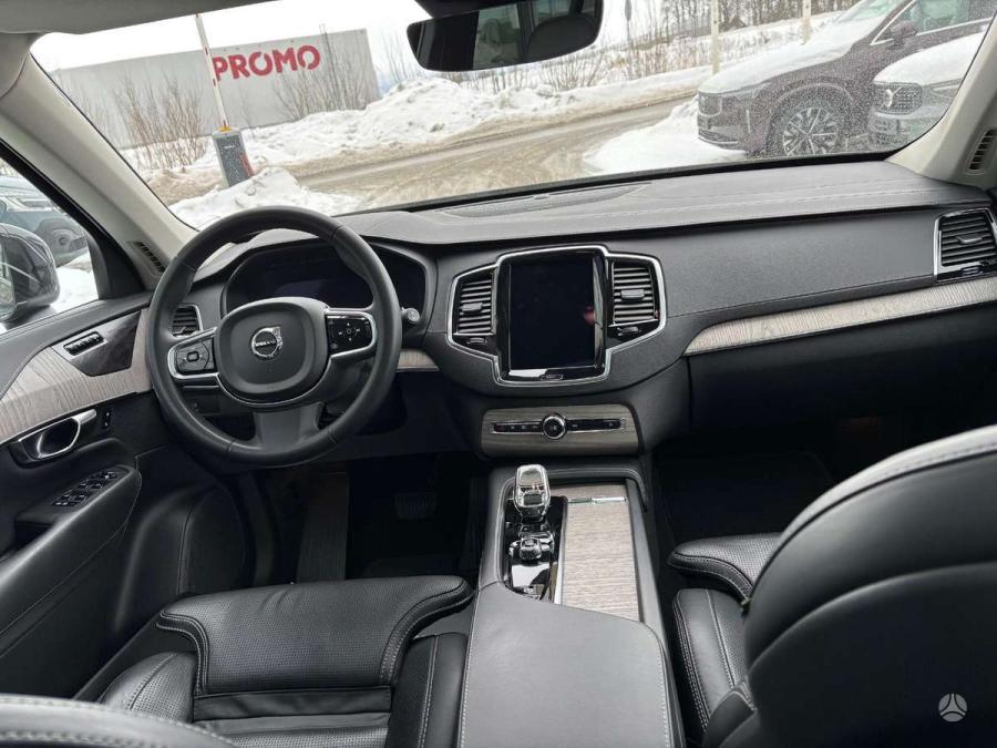 Grey Volvo XC90 2023 in Siauliai, with an engine capacity of 1.97 L and mileage of 147 thousand km for 40500 €, photo 7 on AUTOMOTO.COM.LV