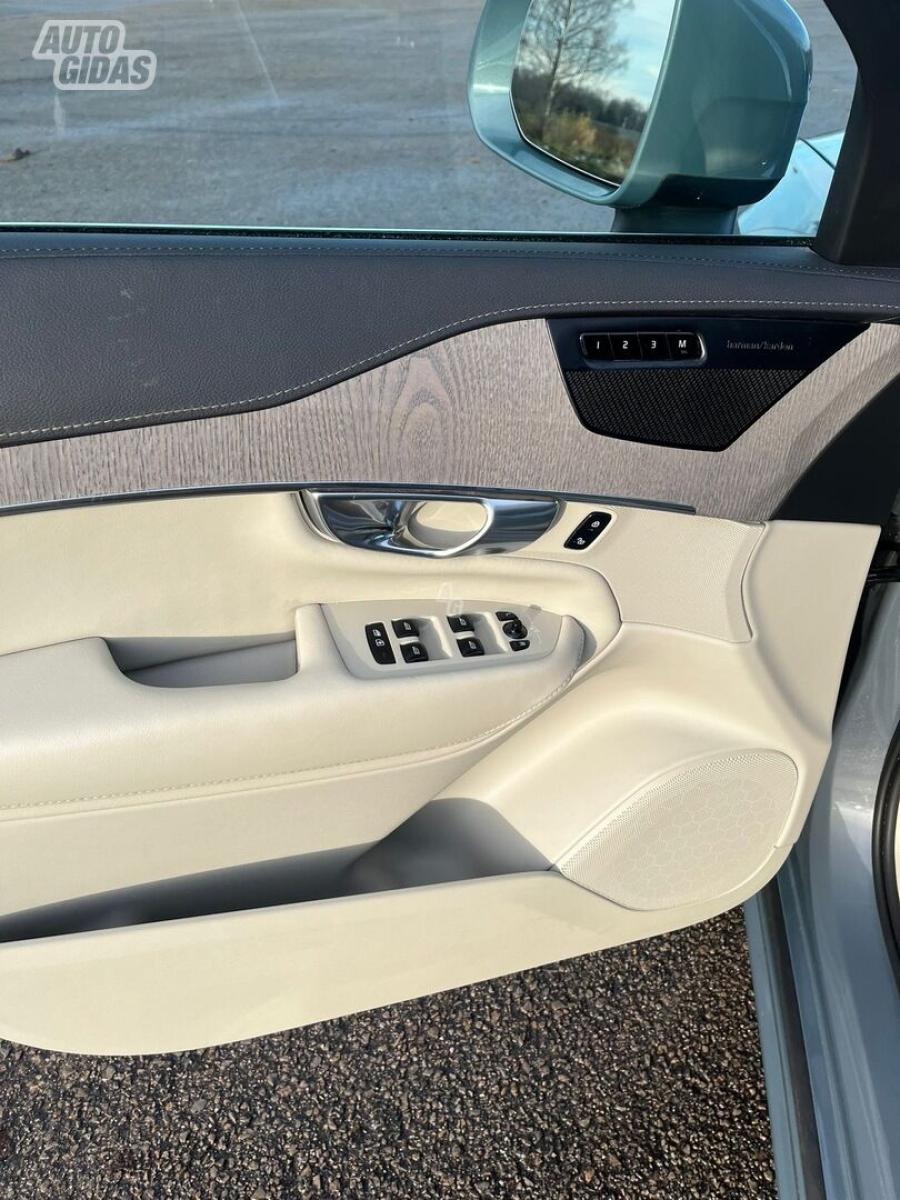 Grey Volvo XC90 2023 in Druskininkai, with an engine capacity of 2.00 L and mileage of 45 thousand km for 44150 €, photo 10 on AUTOMOTO.COM.LV