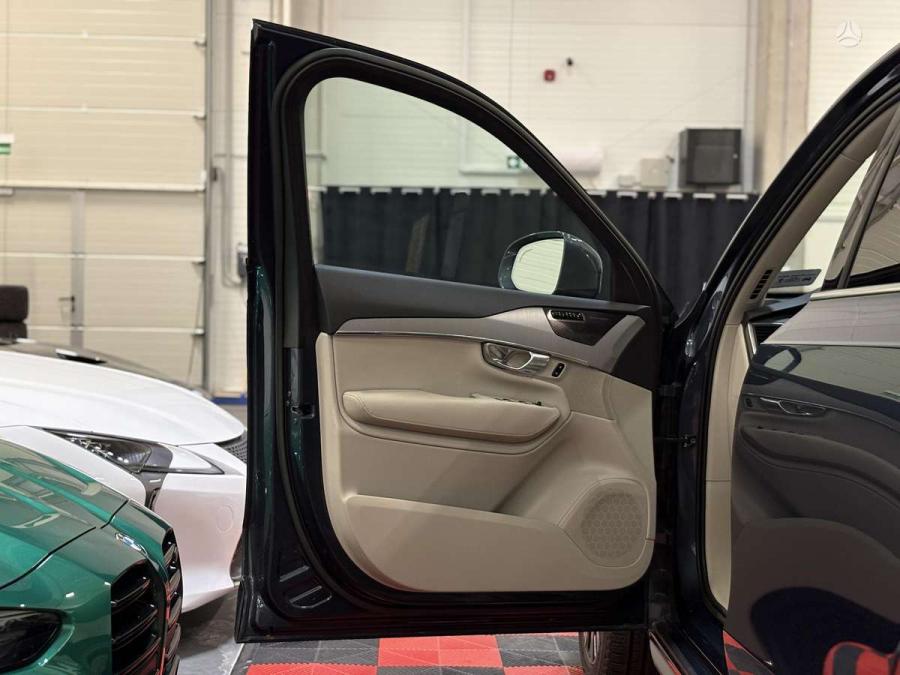 Pelēks Volvo XC90 2023 Viļņa, ar dzinēja tilpumu 1.97 L un nobraukumu 32 tūkst. km par 37990 €, foto 13 vietnē AUTOMOTO.COM.LV