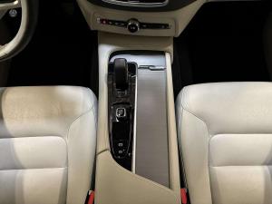 Pelēks Volvo XC90 2023 Viļņa, ar dzinēja tilpumu 1.97 L un nobraukumu 32 tūkst. km par 37990 €, foto 23 vietnē AUTOMOTO.COM.LV
