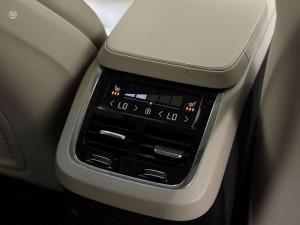 Pelēks Volvo XC90 2023 Viļņa, ar dzinēja tilpumu 1.97 L un nobraukumu 32 tūkst. km par 37990 €, foto 32 vietnē AUTOMOTO.COM.LV