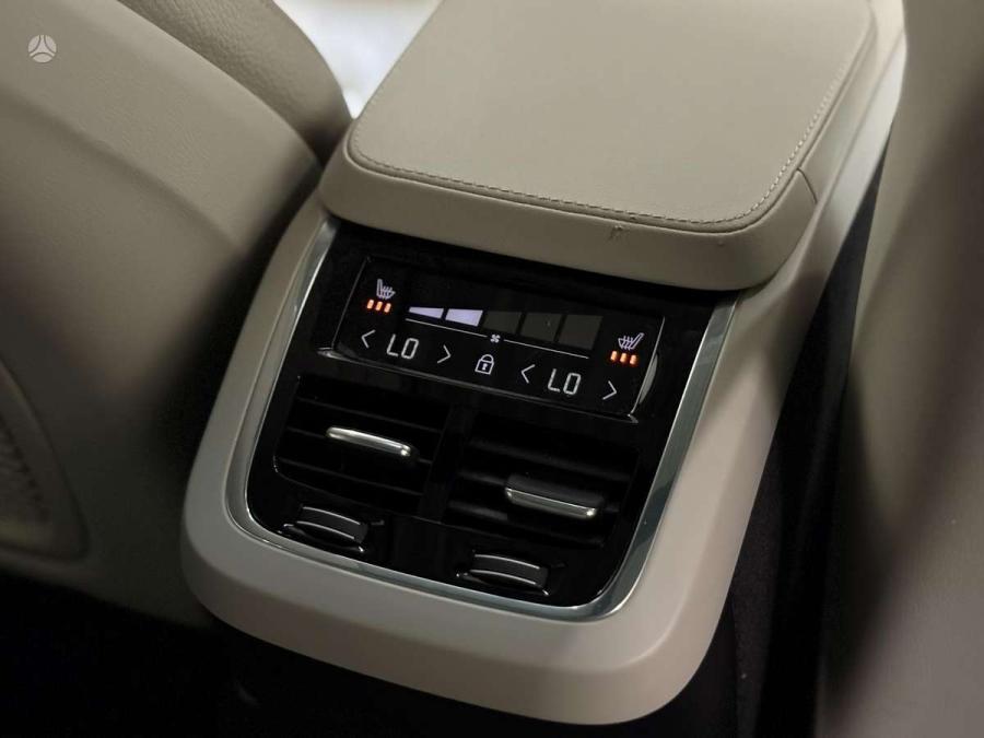 Pelēks Volvo XC90 2023 Viļņa, ar dzinēja tilpumu 1.97 L un nobraukumu 32 tūkst. km par 37990 €, foto 32 vietnē AUTOMOTO.COM.LV