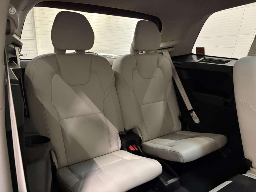 Pelēks Volvo XC90 2023 Viļņa, ar dzinēja tilpumu 1.97 L un nobraukumu 32 tūkst. km par 37990 €, foto 33 vietnē AUTOMOTO.COM.LV