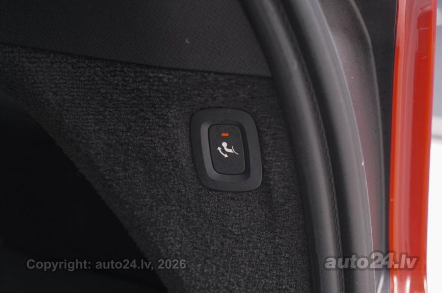 Pelēks Volvo XC90 2023 Tallina, ar dzinēja tilpumu 2.00 L un nobraukumu 83 tūkst. km par 53990 €, foto 16 vietnē AUTOMOTO.COM.LV