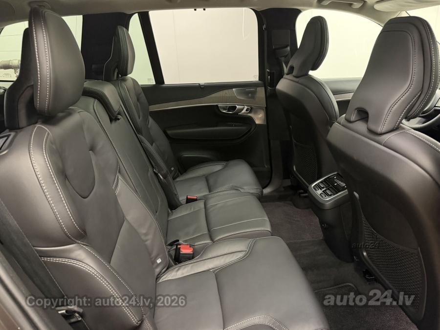 Pelēks Volvo XC90 2023 Tallina, ar dzinēja tilpumu 2.00 L un nobraukumu 67 tūkst. km par 59985 €, foto 24 vietnē AUTOMOTO.COM.LV