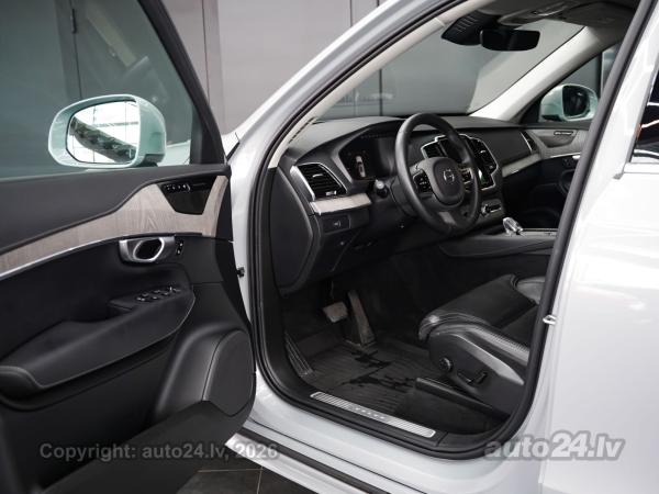 Grey Volvo XC90 2023 in Tallinn, with an engine capacity of 2.00 L and mileage of 75 thousand km for 51900 €, photo 4 on AUTOMOTO.COM.LV