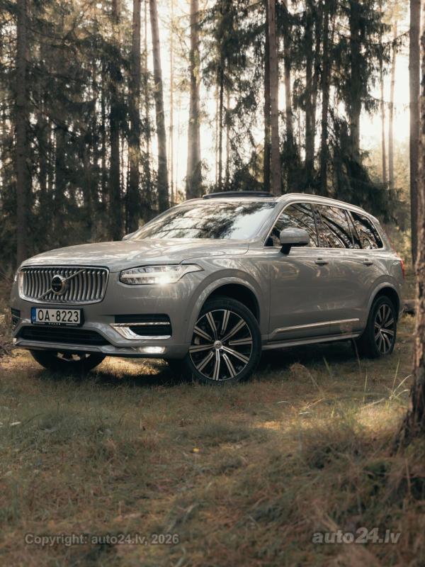 Pelēks Volvo XC90 2024 Ogre, ar dzinēja tilpumu 1.97 L un nobraukumu 11 tūkst. km par 60500 €, foto 1 vietnē AUTOMOTO.COM.LV