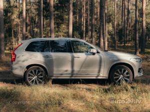 Pelēks Volvo XC90 2024 Ogre, ar dzinēja tilpumu 1.97 L un nobraukumu 11 tūkst. km par 60500 €, foto 4 vietnē AUTOMOTO.COM.LV