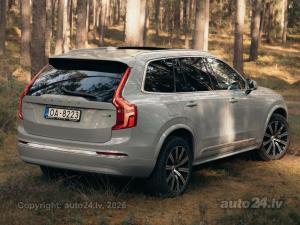 Pelēks Volvo XC90 2024 Ogre, ar dzinēja tilpumu 1.97 L un nobraukumu 11 tūkst. km par 60500 €, foto 7 vietnē AUTOMOTO.COM.LV