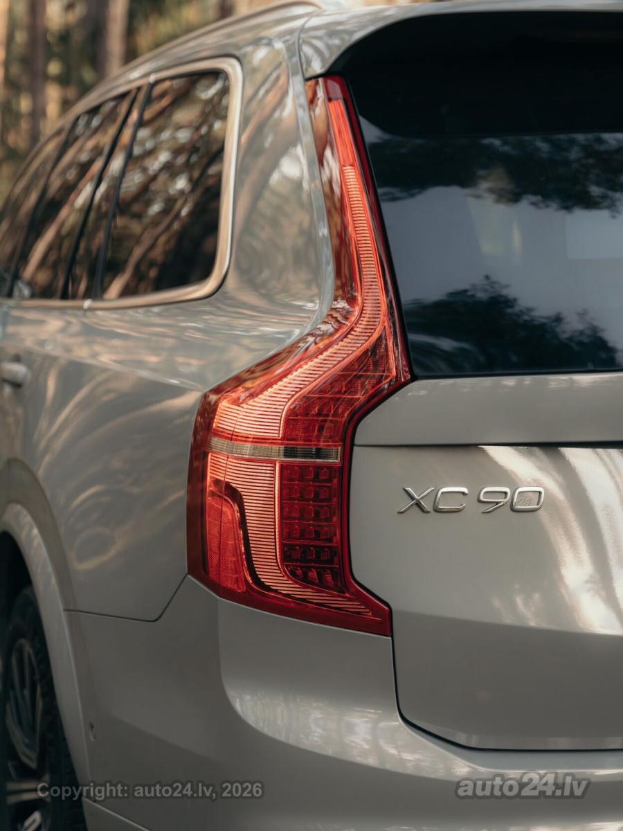 Pelēks Volvo XC90 2024 Ogre, ar dzinēja tilpumu 1.97 L un nobraukumu 11 tūkst. km par 60500 €, foto 8 vietnē AUTOMOTO.COM.LV