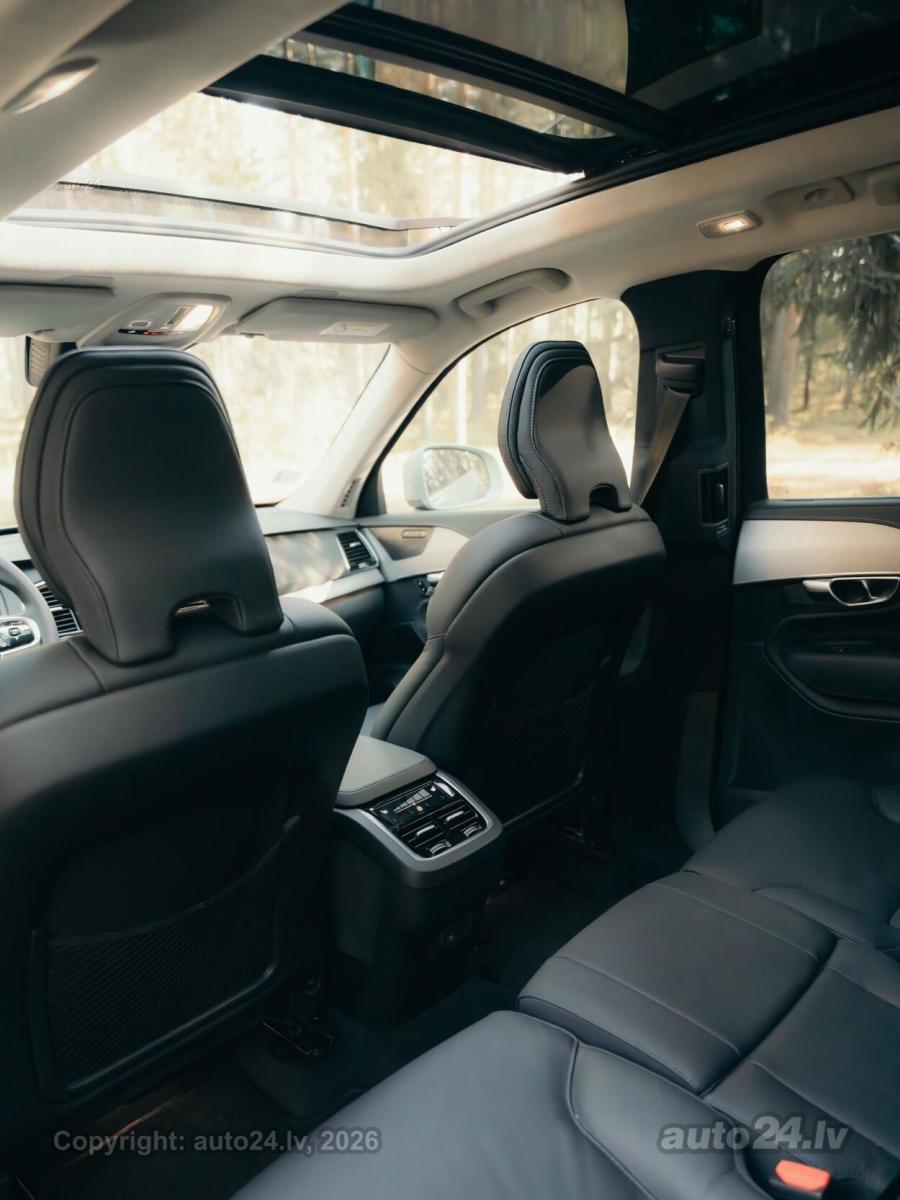 Pelēks Volvo XC90 2024 Ogre, ar dzinēja tilpumu 1.97 L un nobraukumu 11 tūkst. km par 60500 €, foto 12 vietnē AUTOMOTO.COM.LV