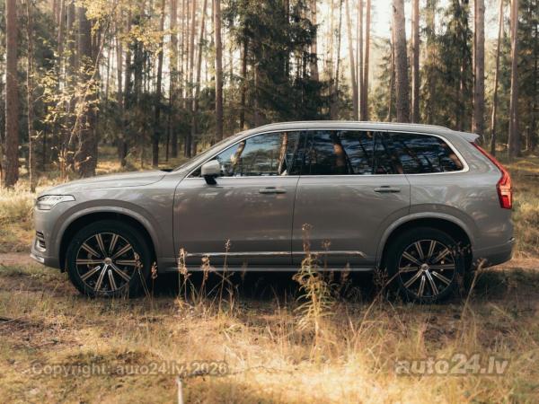 Pelēks Volvo XC90 2024 Ogre, ar dzinēja tilpumu 1.97 L un nobraukumu 11 tūkst. km par 60500 €, foto 3 vietnē AUTOMOTO.COM.LV
