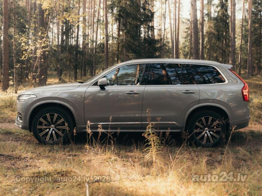 Pelēks Volvo XC90 2024 Ogre, ar dzinēja tilpumu 1.97 L un nobraukumu 11 tūkst. km par 60500 €, foto 3 vietnē AUTOMOTO.COM.LV