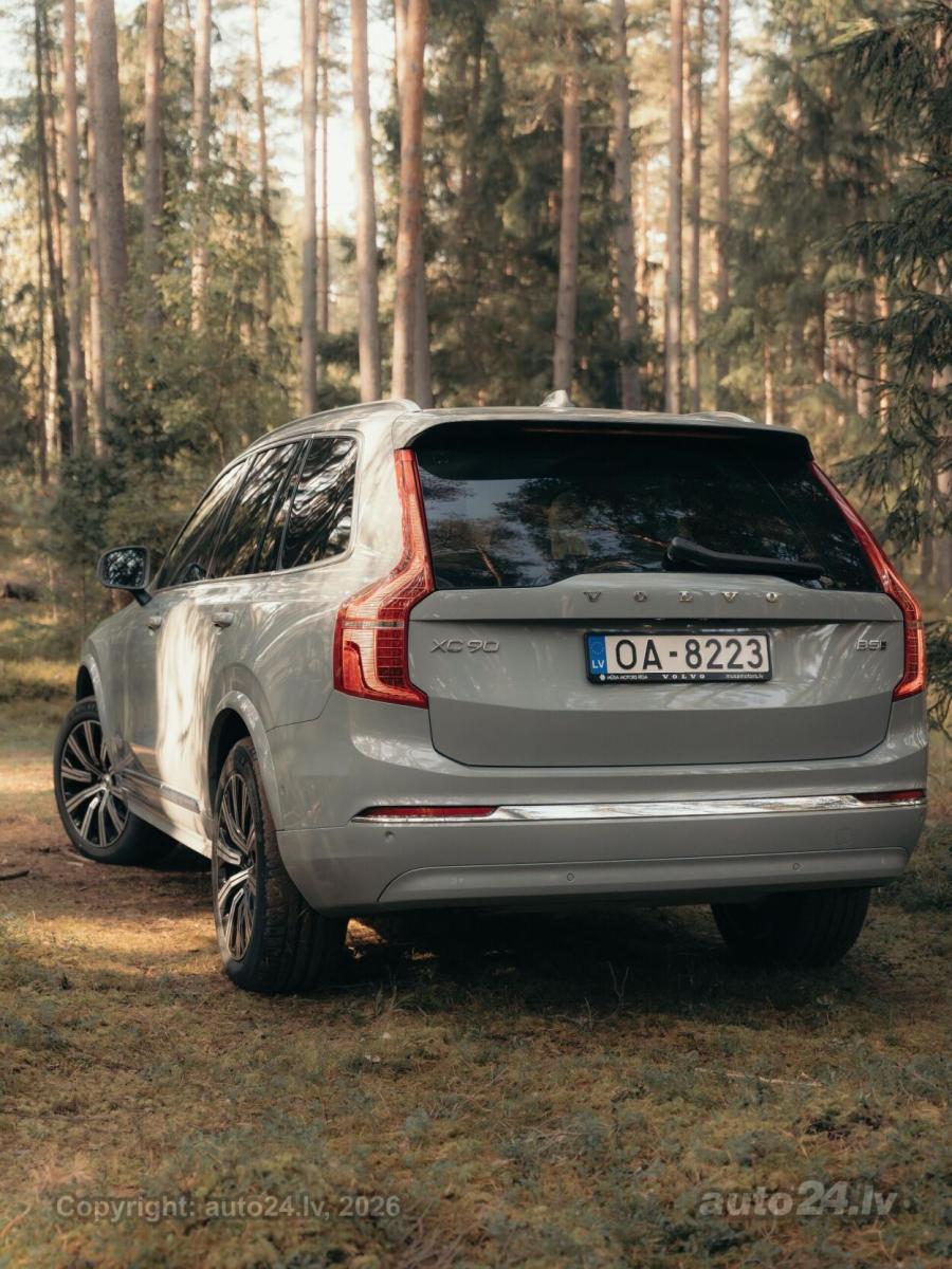 Pelēks Volvo XC90 2024 Ogre, ar dzinēja tilpumu 1.97 L un nobraukumu 11 tūkst. km par 60500 €, foto 6 vietnē AUTOMOTO.COM.LV