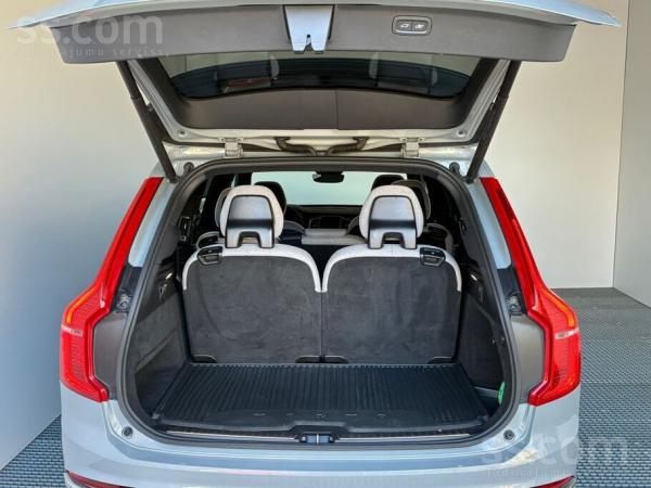Pelēks Volvo XC90 2024 Rīga, ar dzinēja tilpumu 2.00 L un nobraukumu 45 tūkst. km par 58500 €, foto 5 vietnē AUTOMOTO.COM.LV