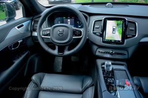Pelēks Volvo XC90 2024 Tallina, ar dzinēja tilpumu 2.00 L un nobraukumu 8 tūkst. km par 72990 €, foto 4 vietnē AUTOMOTO.COM.LV