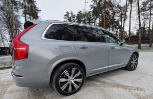Pelēks Volvo XC90 2024 Rīga, ar dzinēja tilpumu 2.00 L un nobraukumu 45 tūkst. km par 56800 €, foto 3 vietnē AUTOMOTO.COM.LV