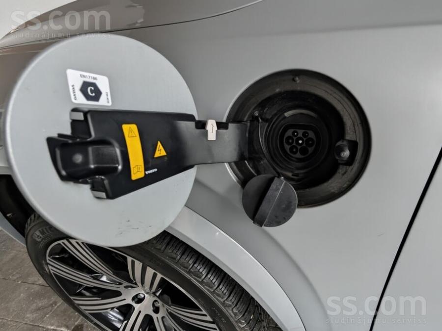 Pelēks Volvo XC90 2024 Rīga, ar dzinēja tilpumu 2.00 L un nobraukumu 45 tūkst. km par 56800 €, foto 17 vietnē AUTOMOTO.COM.LV