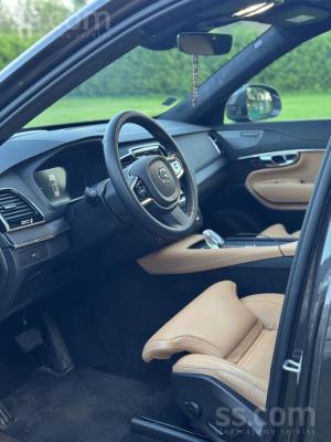 Grey Volvo XC90 2024 in Riga, with an engine capacity of 2.00 L and mileage of 18 thousand km for 59900 €, photo 4 on AUTOMOTO.COM.LV