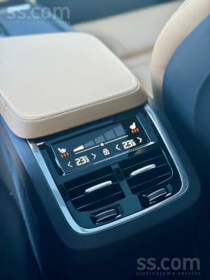 Grey Volvo XC90 2024 in Riga, with an engine capacity of 2.00 L and mileage of 18 thousand km for 59900 €, photo 9 on AUTOMOTO.COM.LV