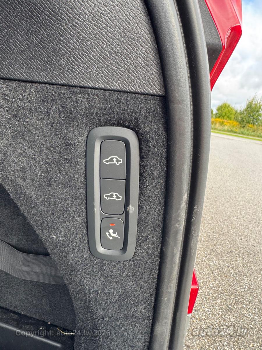 Grey Volvo XC90 2024 in Tartu, with an engine capacity of 2.00 L and mileage of 37 thousand km for 69900 €, photo 11 on AUTOMOTO.COM.LV
