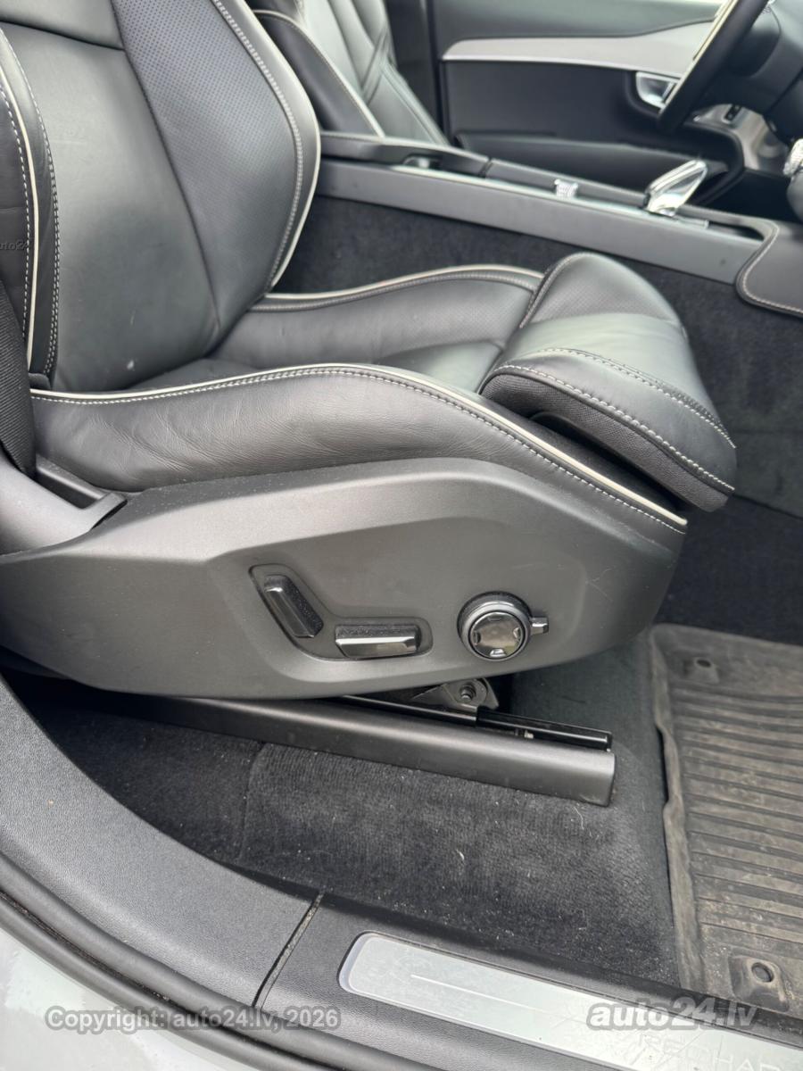 Grey Volvo XC90 2024 in Tartu, with an engine capacity of 2.00 L and mileage of 37 thousand km for 69900 €, photo 19 on AUTOMOTO.COM.LV