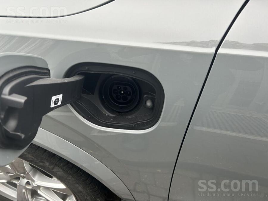 Pelēks Volvo XC90 2025 Rīga, ar dzinēja tilpumu 2.00 L un nobraukumu 12 tūkst. km par 79900 €, foto 9 vietnē AUTOMOTO.COM.LV