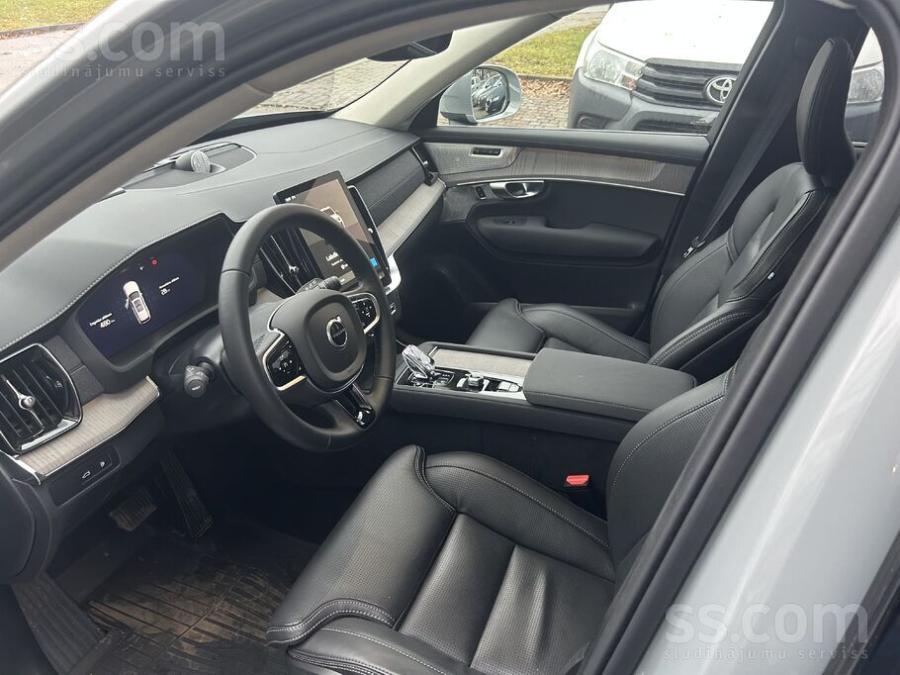 Pelēks Volvo XC90 2025 Rīga, ar dzinēja tilpumu 2.00 L un nobraukumu 12 tūkst. km par 79900 €, foto 10 vietnē AUTOMOTO.COM.LV