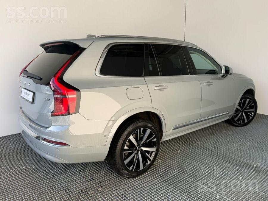 Grey Volvo XC90 2025 in Riga, with an engine capacity of 2.00 L and mileage of 8 thousand km for 64990 €, photo 3 on AUTOMOTO.COM.LV