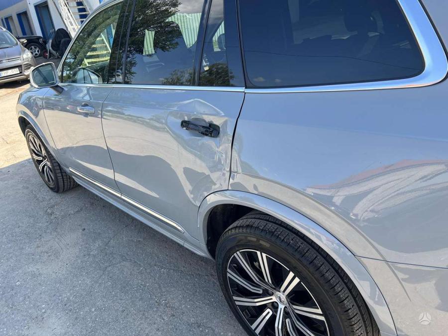 Pelēks Volvo XC90 2025 Kauņa, ar dzinēja tilpumu 1.97 L un nobraukumu 10 tūkst. km par 23900 €, foto 7 vietnē AUTOMOTO.COM.LV