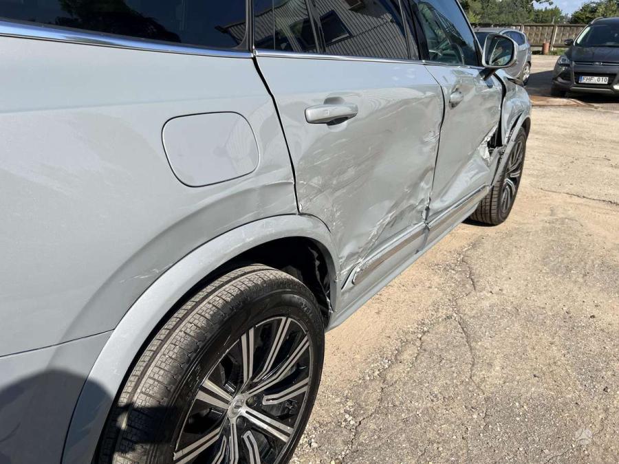 Pelēks Volvo XC90 2025 Kauņa, ar dzinēja tilpumu 1.97 L un nobraukumu 10 tūkst. km par 23900 €, foto 13 vietnē AUTOMOTO.COM.LV