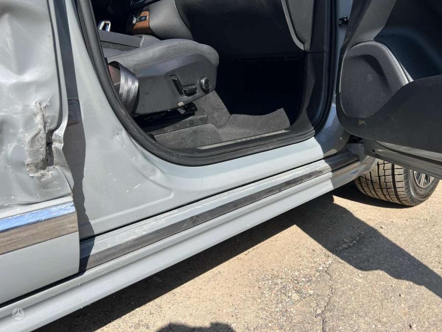 Pelēks Volvo XC90 2025 Kauņa, ar dzinēja tilpumu 1.97 L un nobraukumu 10 tūkst. km par 23900 €, foto 15 vietnē AUTOMOTO.COM.LV