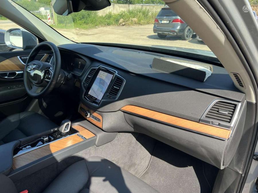 Pelēks Volvo XC90 2025 Kauņa, ar dzinēja tilpumu 1.97 L un nobraukumu 10 tūkst. km par 23900 €, foto 23 vietnē AUTOMOTO.COM.LV