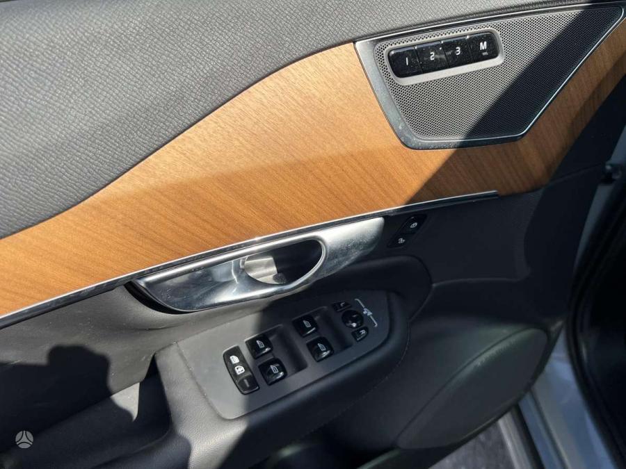 Pelēks Volvo XC90 2025 Kauņa, ar dzinēja tilpumu 1.97 L un nobraukumu 10 tūkst. km par 23900 €, foto 47 vietnē AUTOMOTO.COM.LV