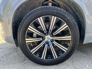 Pelēks Volvo XC90 2025 Kauņa, ar dzinēja tilpumu 1.97 L un nobraukumu 10 tūkst. km par 23900 €, foto 52 vietnē AUTOMOTO.COM.LV