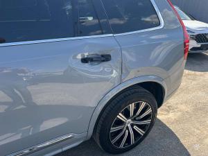 Pelēks Volvo XC90 2025 Kauņa, ar dzinēja tilpumu 1.97 L un nobraukumu 10 tūkst. km par 23900 €, foto 6 vietnē AUTOMOTO.COM.LV