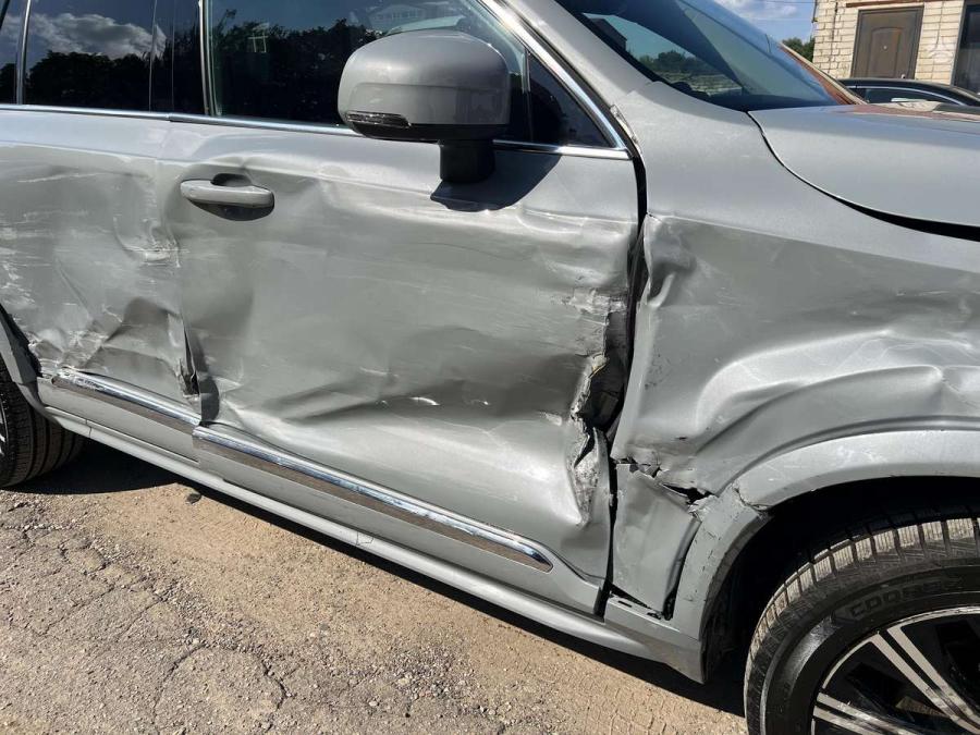 Pelēks Volvo XC90 2025 Kauņa, ar dzinēja tilpumu 1.97 L un nobraukumu 10 tūkst. km par 23900 €, foto 11 vietnē AUTOMOTO.COM.LV