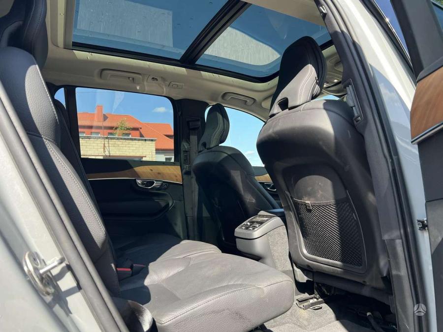 Pelēks Volvo XC90 2025 Kauņa, ar dzinēja tilpumu 1.97 L un nobraukumu 10 tūkst. km par 23900 €, foto 24 vietnē AUTOMOTO.COM.LV