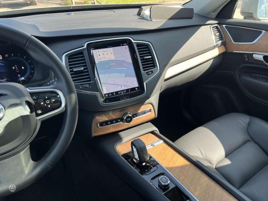 Pelēks Volvo XC90 2025 Kauņa, ar dzinēja tilpumu 1.97 L un nobraukumu 10 tūkst. km par 23900 €, foto 30 vietnē AUTOMOTO.COM.LV