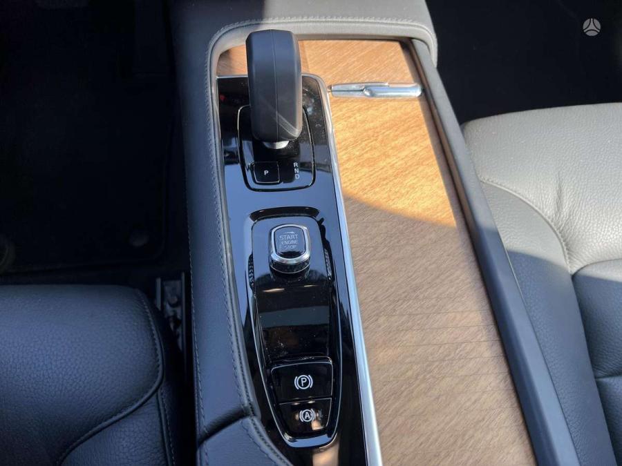 Pelēks Volvo XC90 2025 Kauņa, ar dzinēja tilpumu 1.97 L un nobraukumu 10 tūkst. km par 23900 €, foto 31 vietnē AUTOMOTO.COM.LV